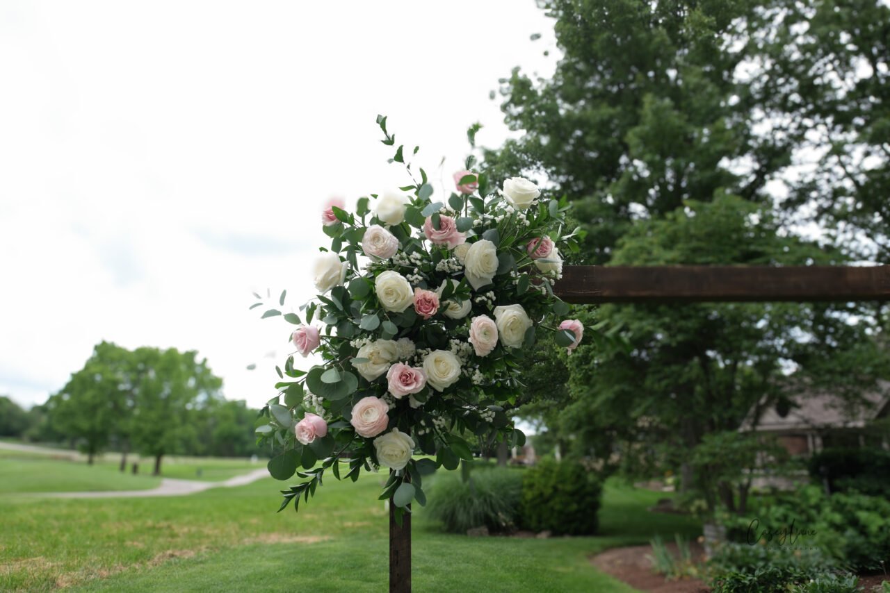 Full-Service Wedding Florals vs. À La Carte: What’s the Difference?