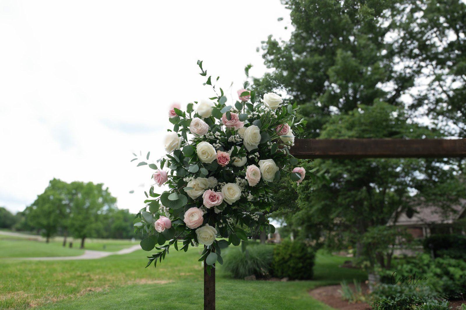 Full-Service Wedding Florals vs. À La Carte: What’s the Difference?